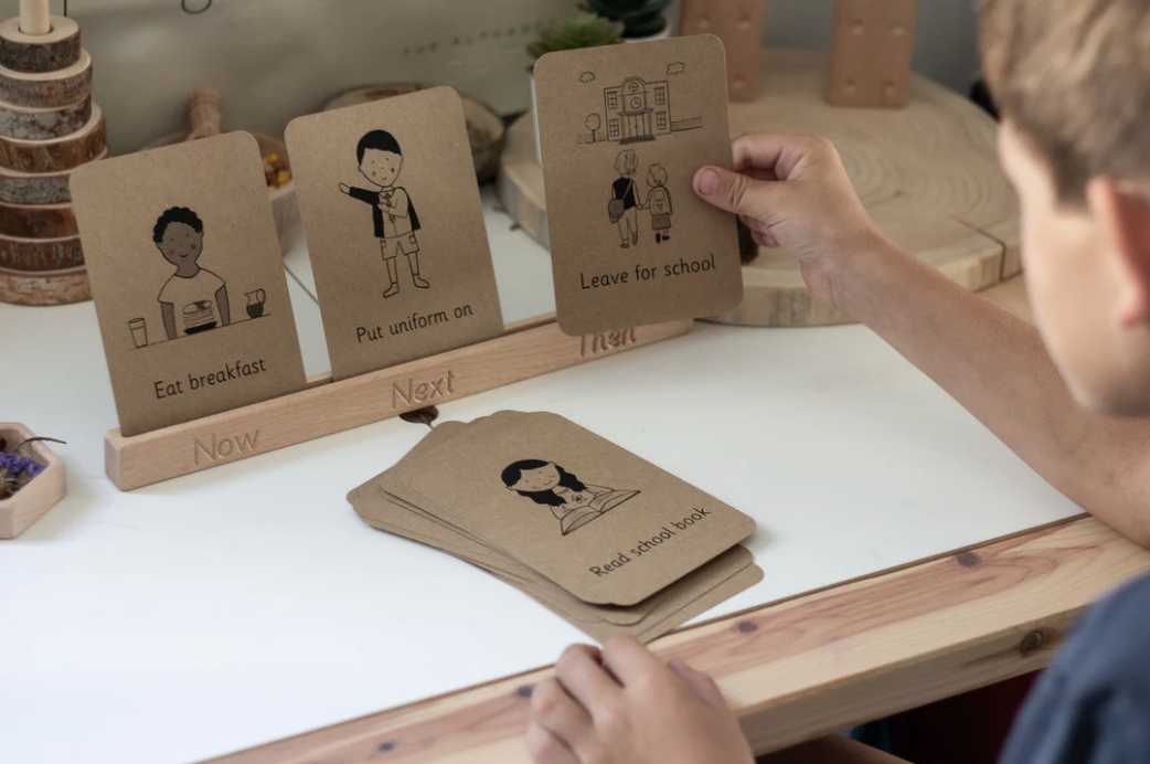 SCHOOL DAILY ROUTINE FLASHCARDS + STAND – Byron and Medina